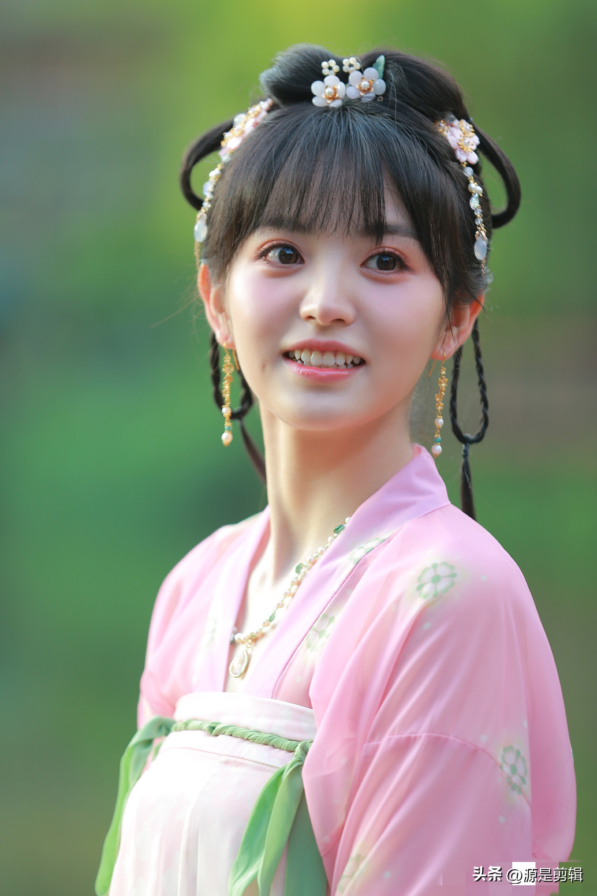 Appreciation of beautiful photos of Tian Xiwei in ancient costume - iNEWS