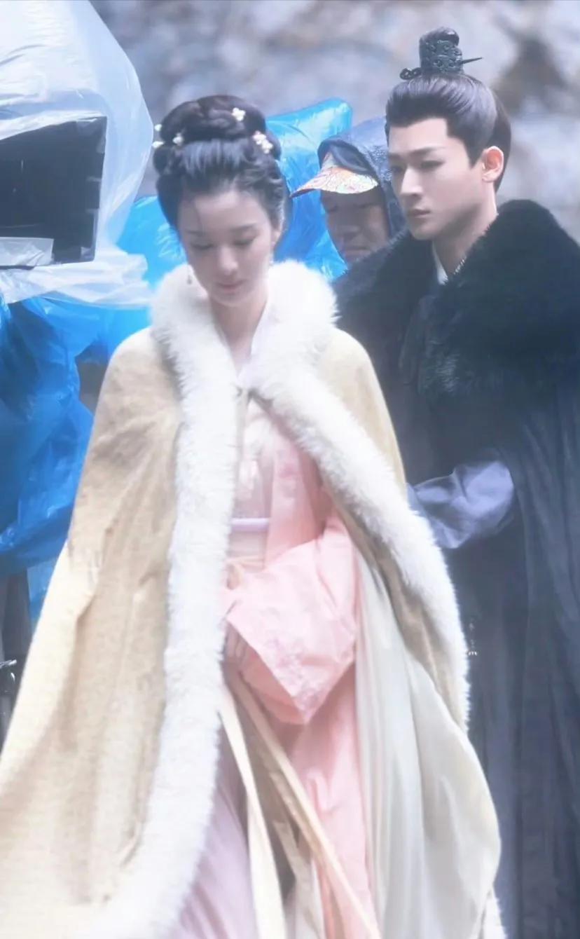 Zhang Wanyi and Wang Churan's new drama is in the same frame as Reuters, do you think this ...