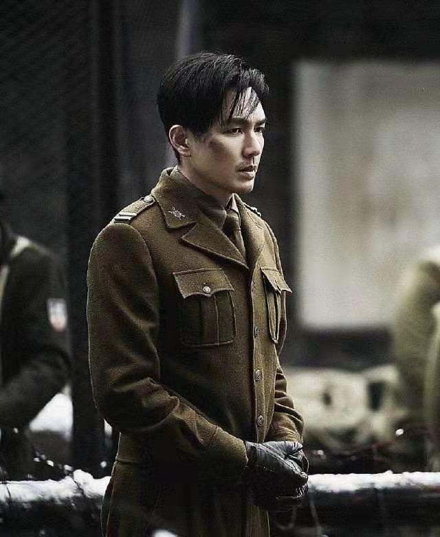 Who are the male stars who are handsome in military uniforms?William ...