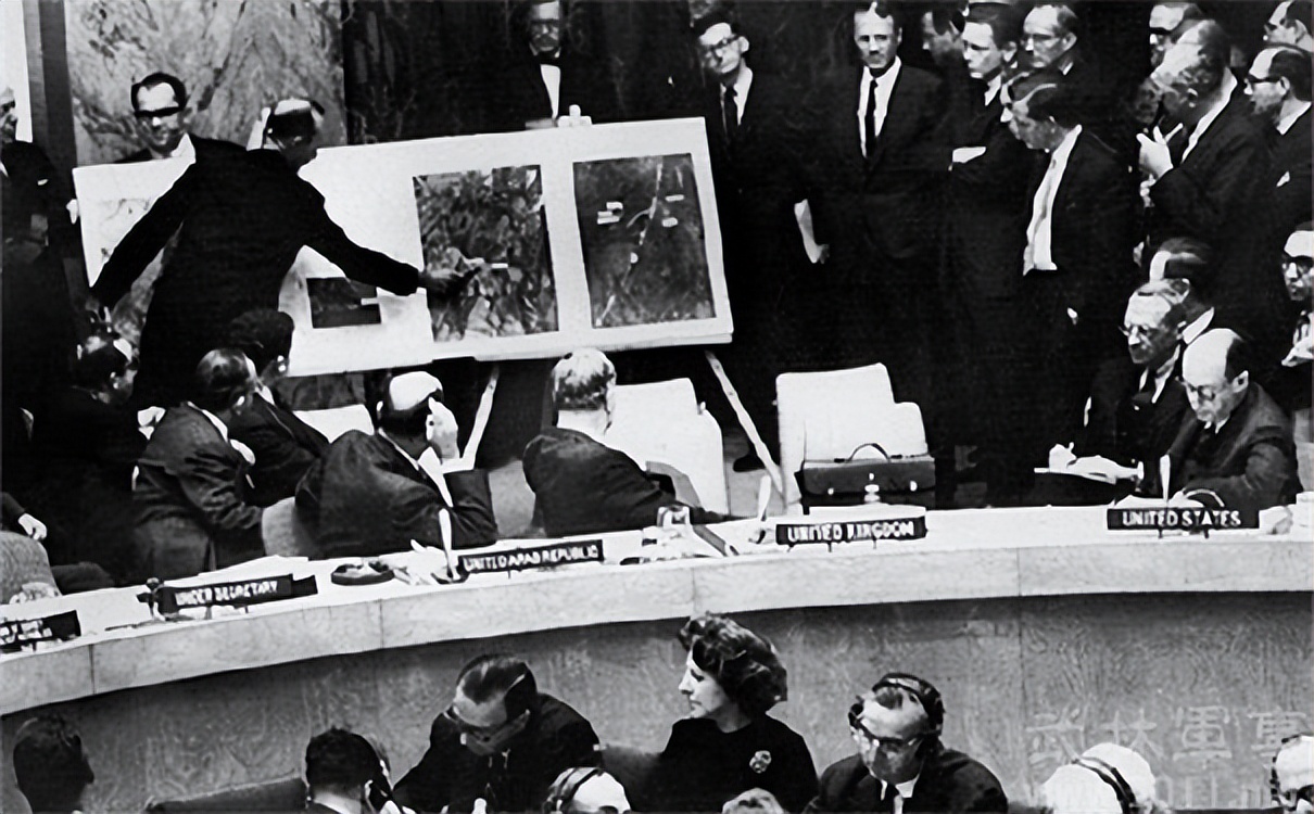 Political Rivalries and Cultural Splits During the Cold War - iNEWS