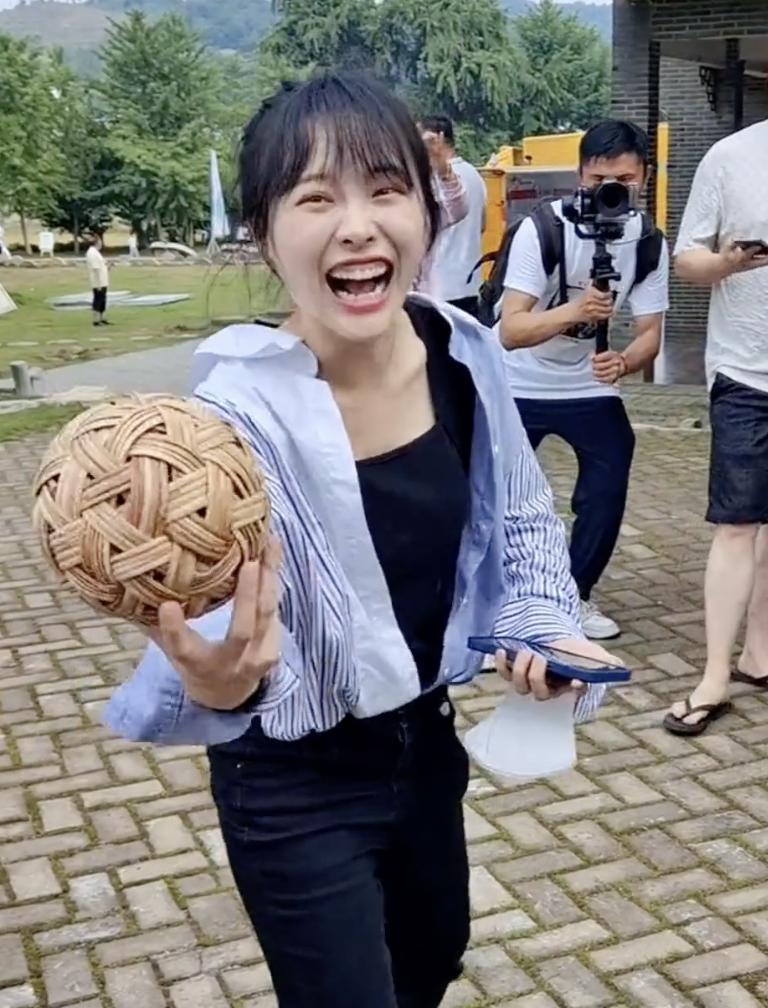 "Dig, dig" Mr. Huang exposed without makeup! The real age is ...