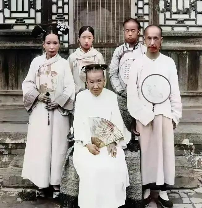 Photos from the late Qing Dynasty: All ragged children with patches on ...