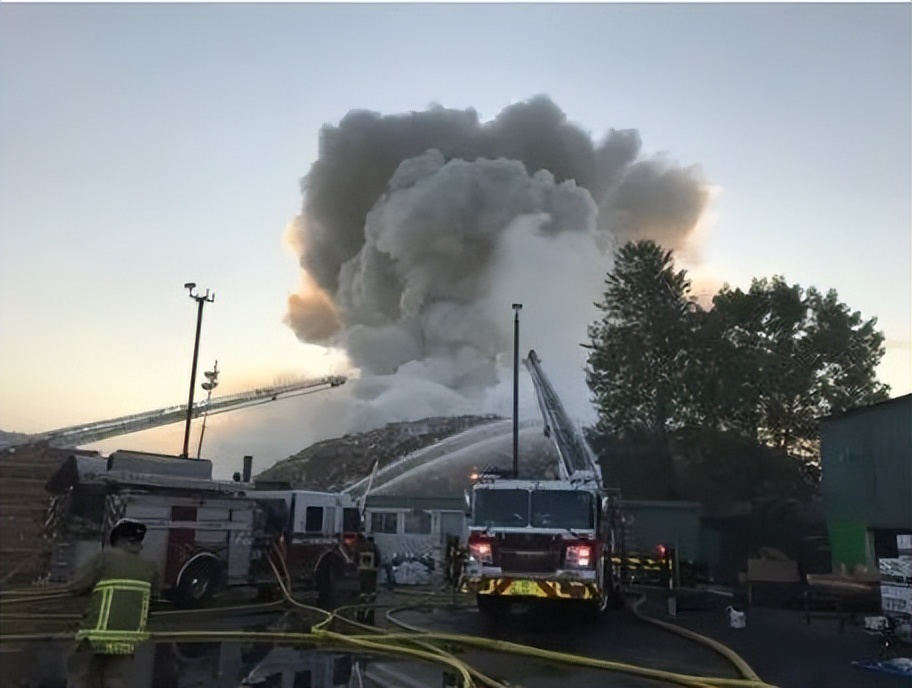 The fire is out of control and the haze is serious!BC wildfires burn ...