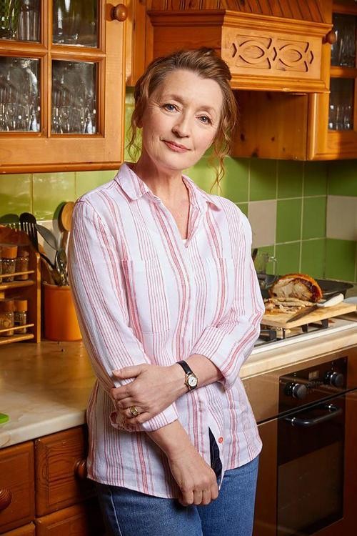 Lesley Manville: From small theater to international stage, the journey ...