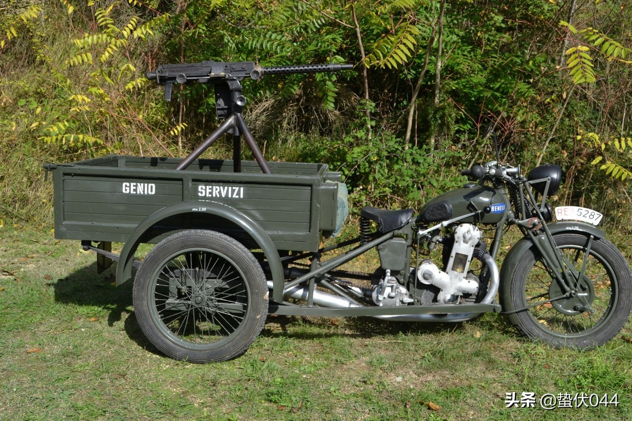 World War II Italian Benelli M36 military three-wheeled motorcycle - iNEWS