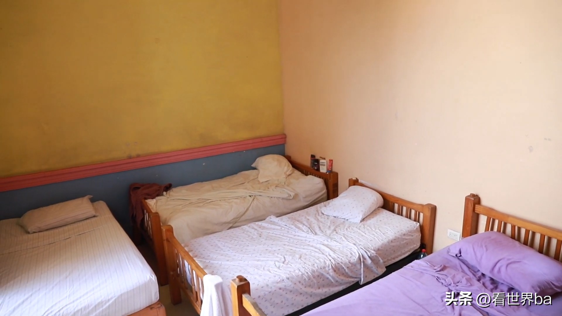 Vietnamese youth hostels where men and women live together rely on a ...