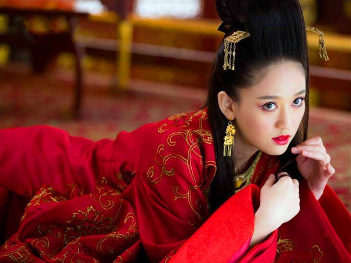 The five roles who played the heroine but became supporting roles, were ...