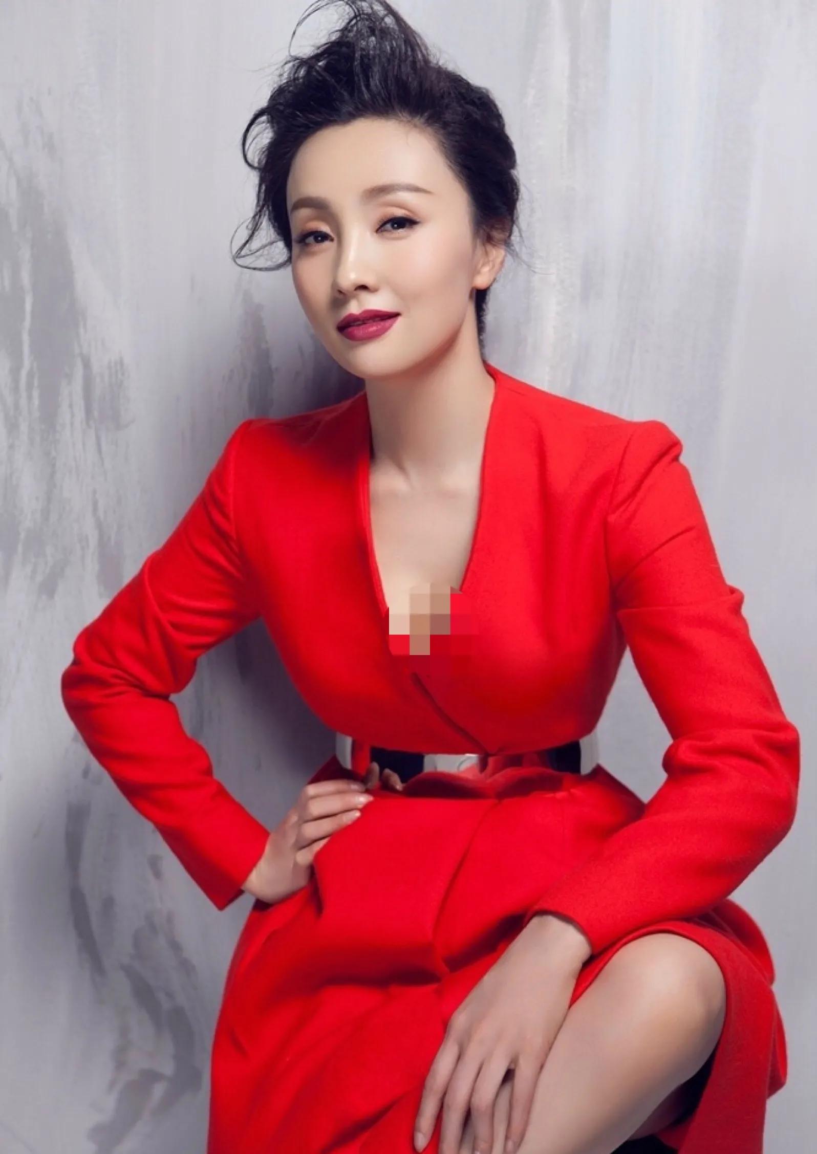 She, the synchronized swimming champion, met Jiang Wen at 21, Duan ...