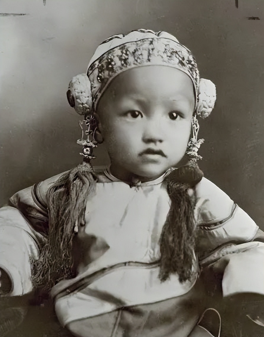 In addition to Coco Lee, there is her: laundryman to international ...