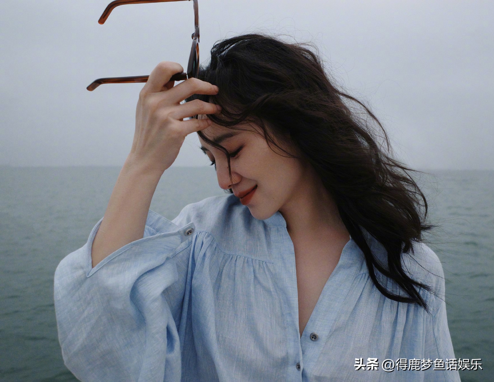 Song Jia's blue suit is easy to shoot, gentle and romantic! - iNEWS