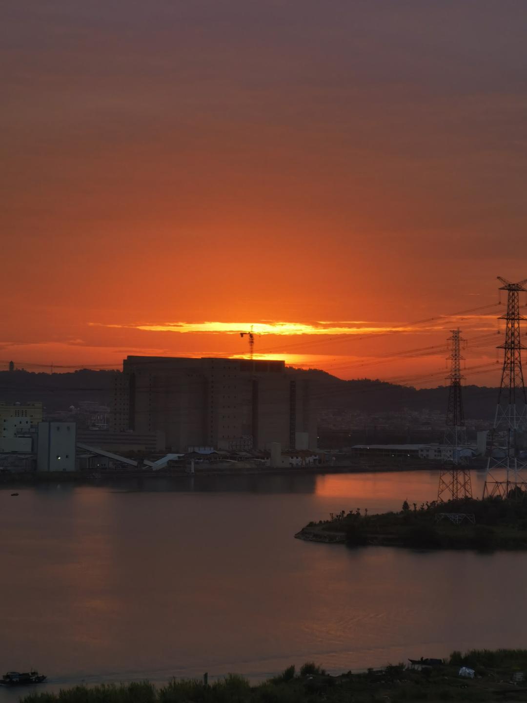 Shunde Ronggui: Fire burning clouds, sunset glow - iNEWS