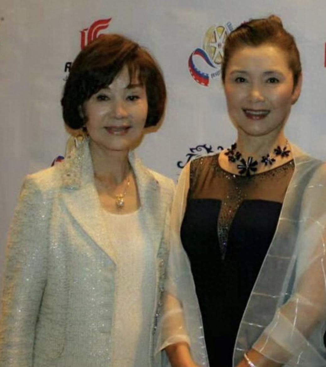 After seeing Gui Yalei's outfit, I suddenly realized that even at the age of 80, you can still ...