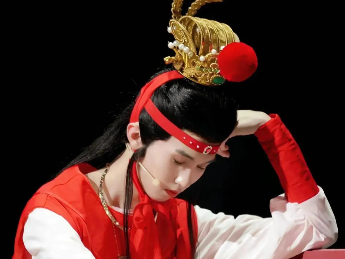 Lin Mo plays Jia Baoyu, who is frivolous and has no temper - iNEWS