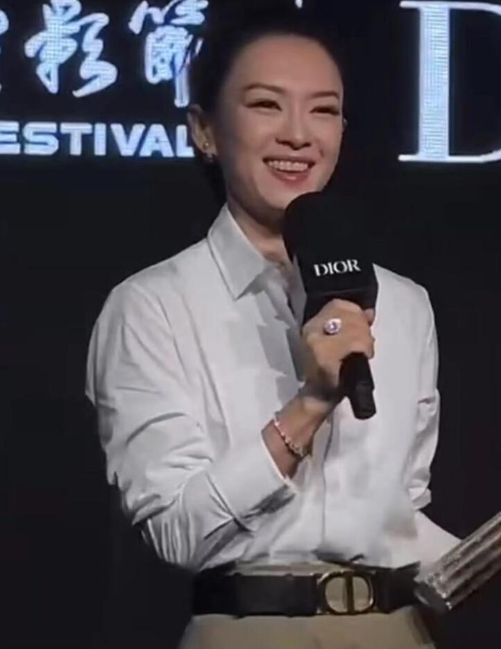 44-year-old Zhang Ziyi's unfiltered photo was exposed. Netizens pointed out that she had ...