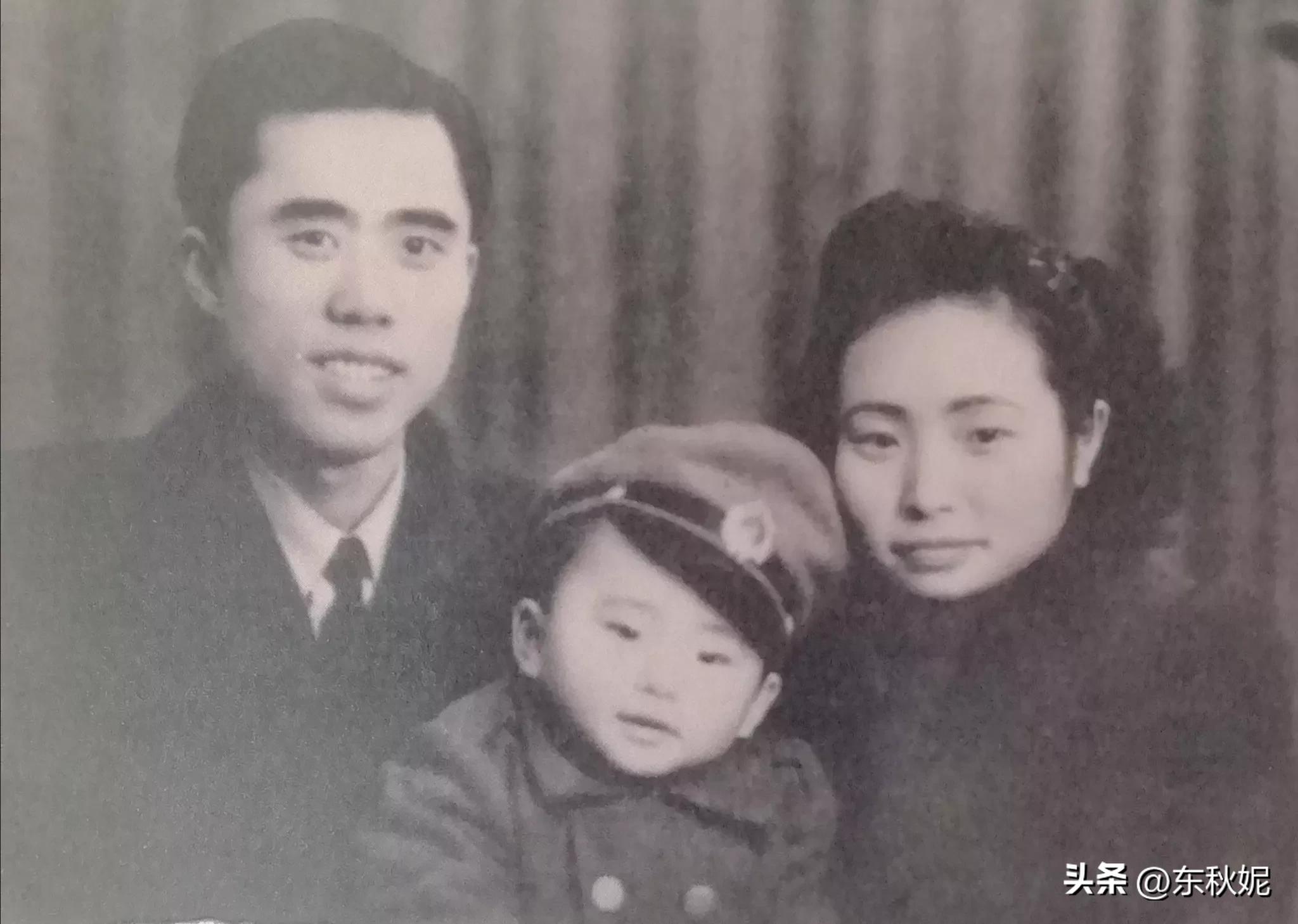 This is the only family portrait of Sister Jiang's family! - iMedia