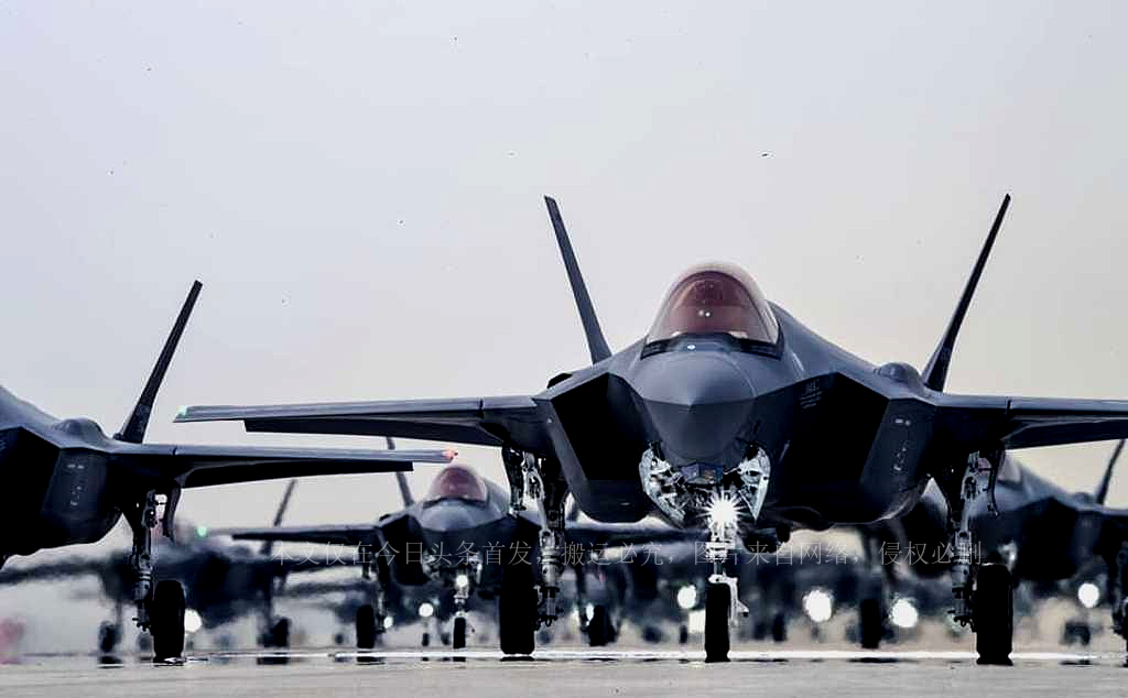 The U.S. F35 takes off and lands intensively in the South China Sea ...