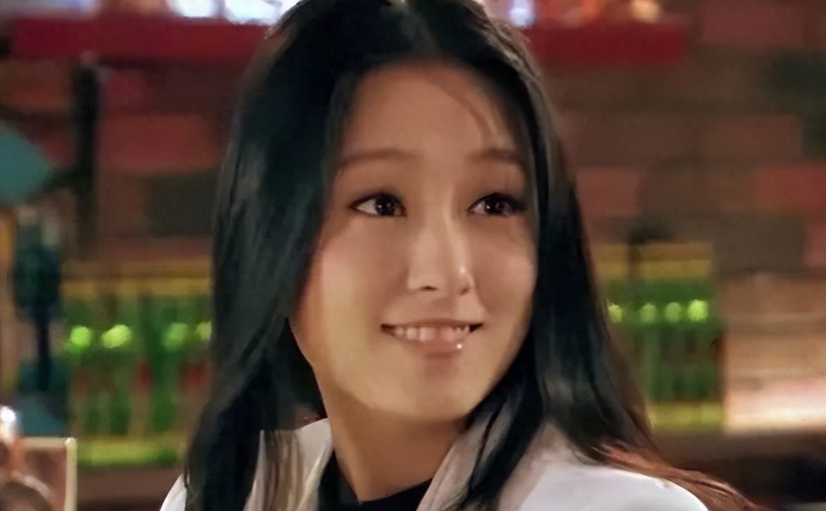 Wang Yanlin's love nest of Adjani was exposed, with shoes covering a wall, and a pair of shoes ...