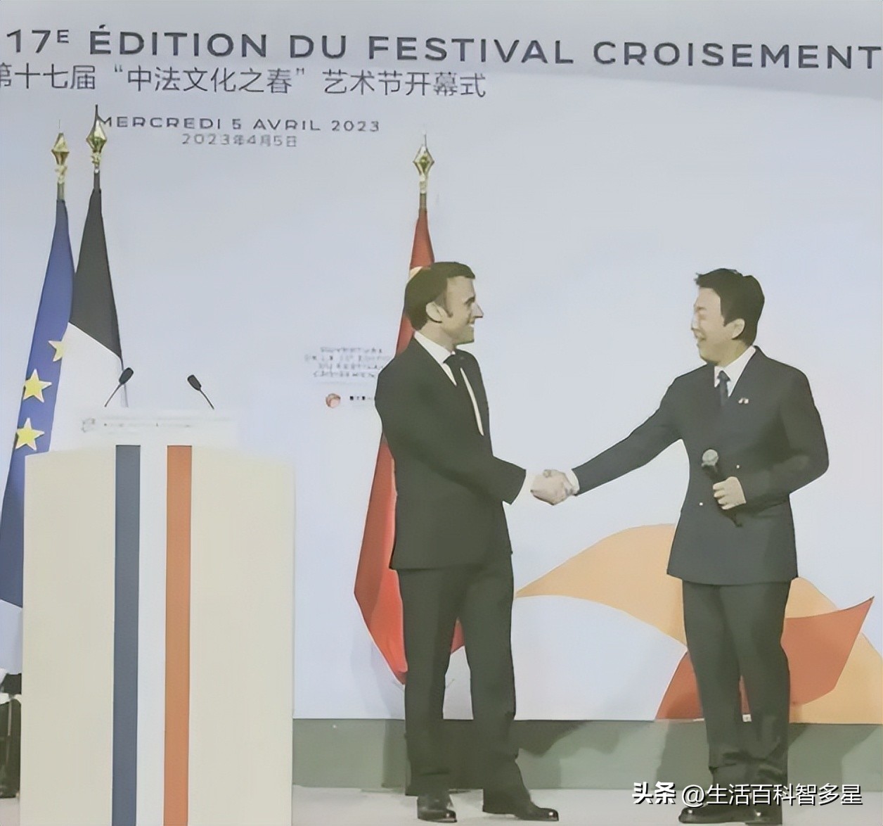 Huang Bo talked with French President Macron and peeked at his palm ...