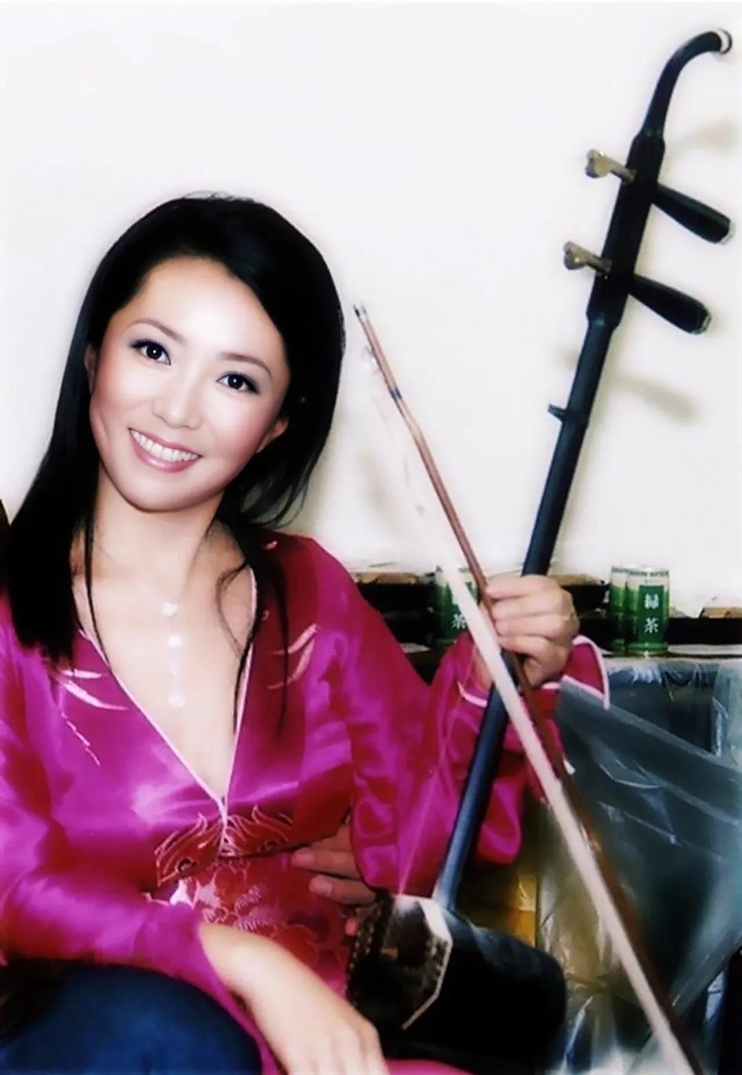 Appreciation of beautiful photos of singer Cheng Lin - iMedia