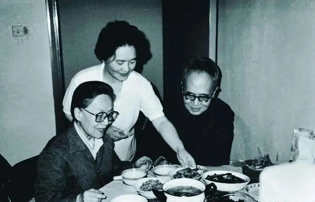 "The Biography of Yang Jiang": The world is your own and has nothing to ...