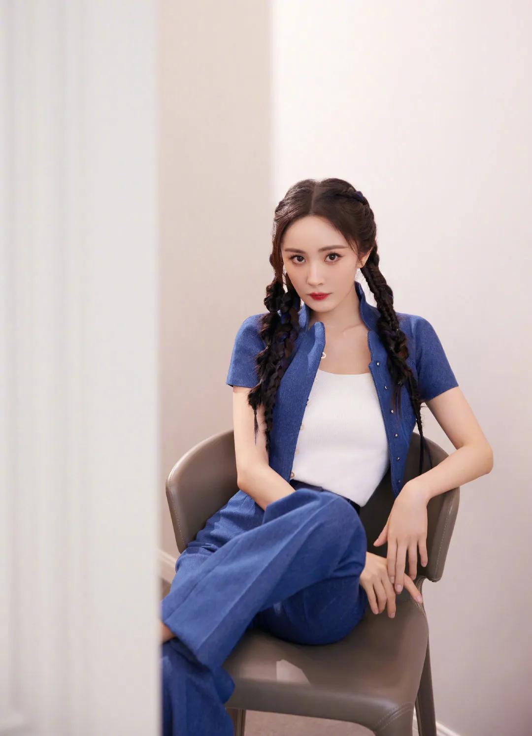 Yang Mi's recent outfits - iNEWS