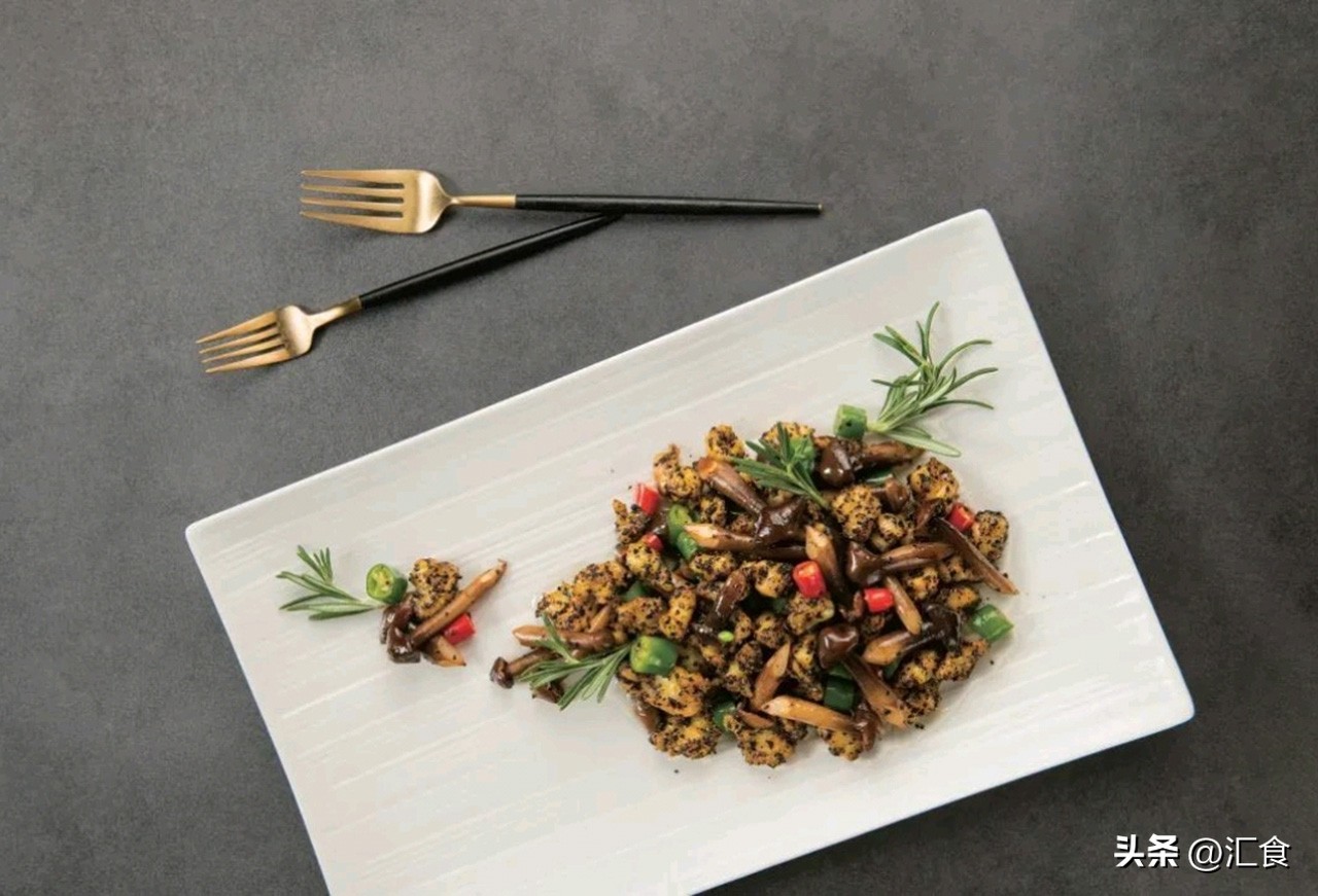 Fragrant black pork, crispy black pepper, baked broad beans with egg ...