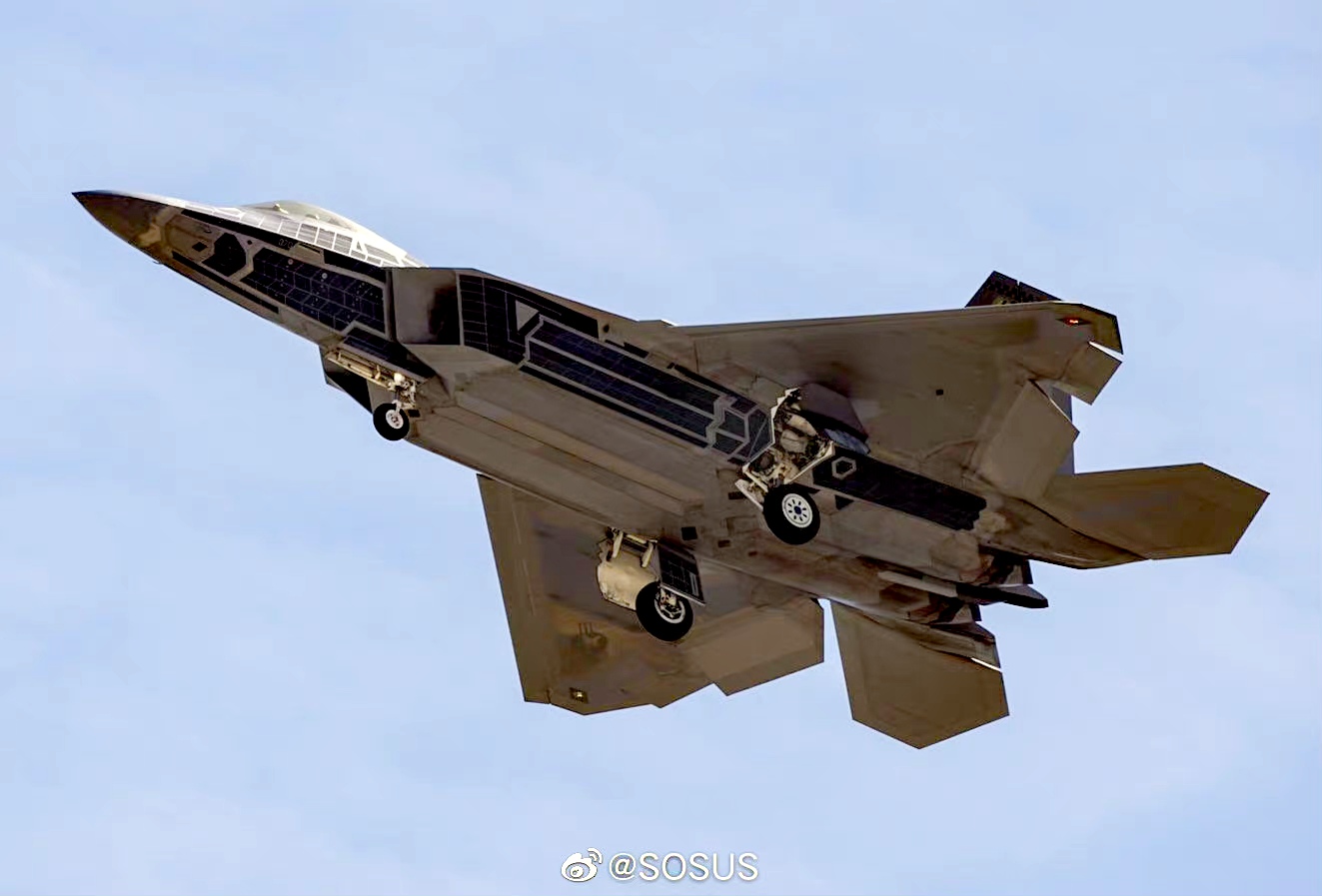 The F22 has a new skin and the fish scale armor has been upgraded. Why ...
