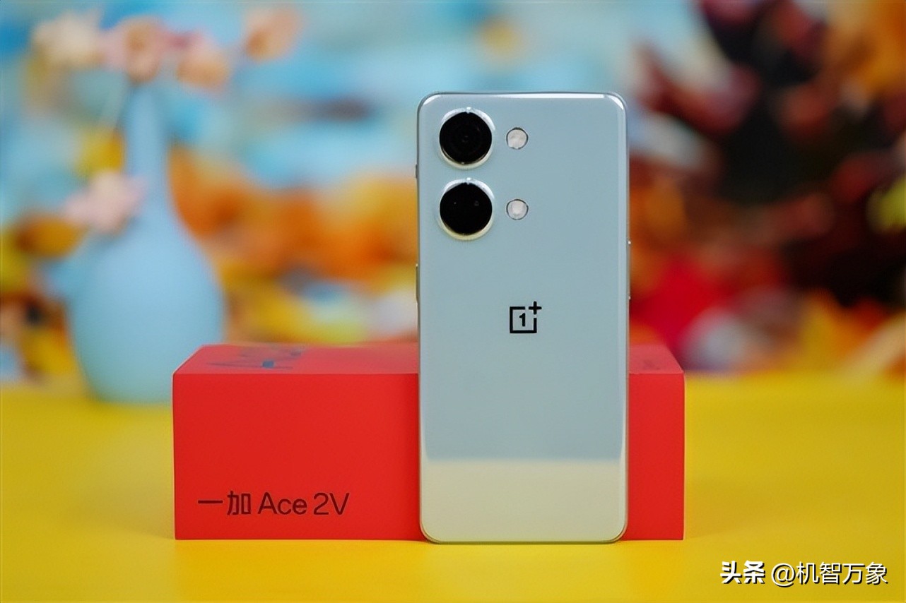 Popularize the flagship experience to the end The picture shows that OnePlus Ace2V has both ...