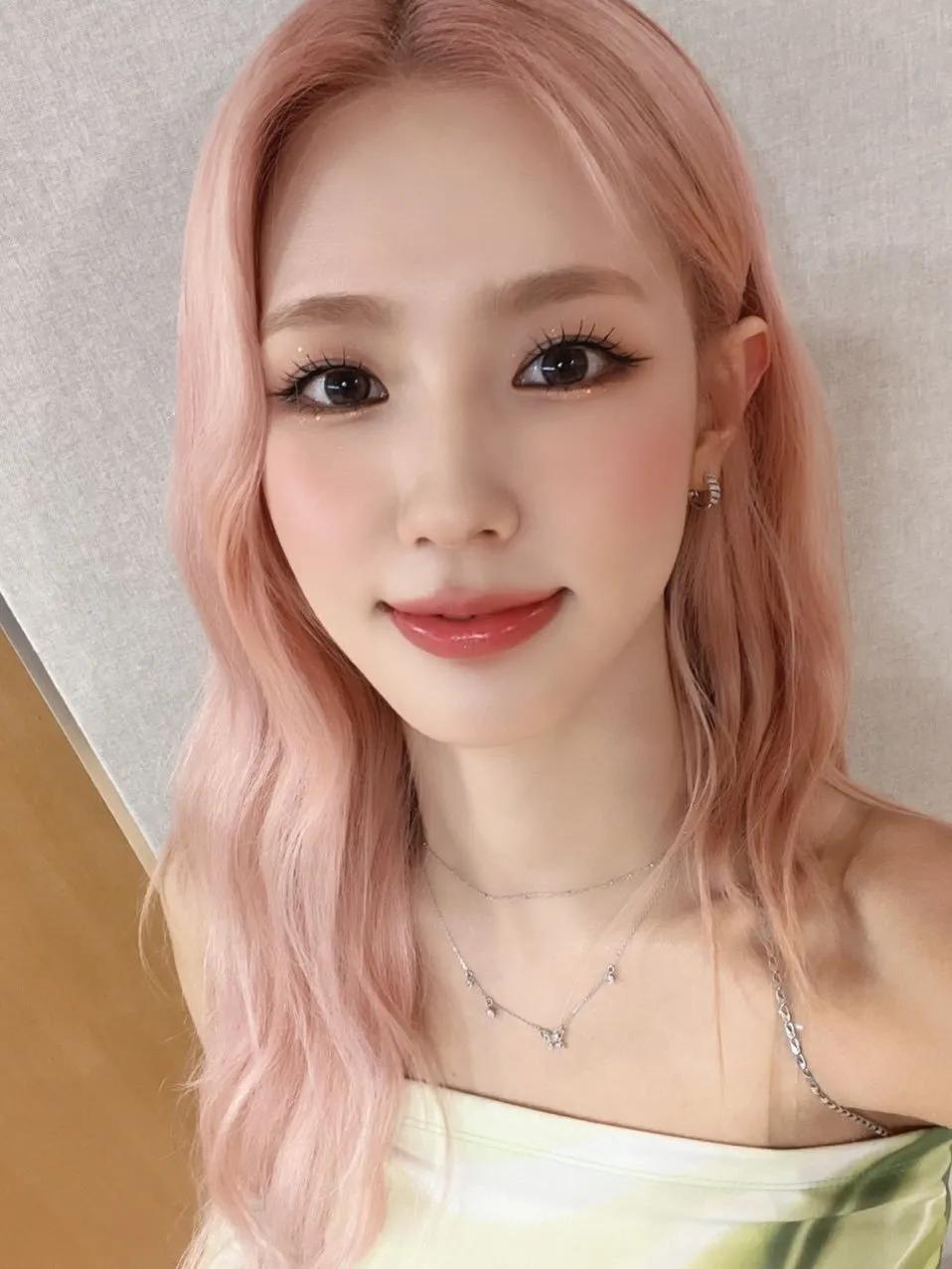 Zhao Meiyan is really a peerless beauty with a high nose and an oval ...