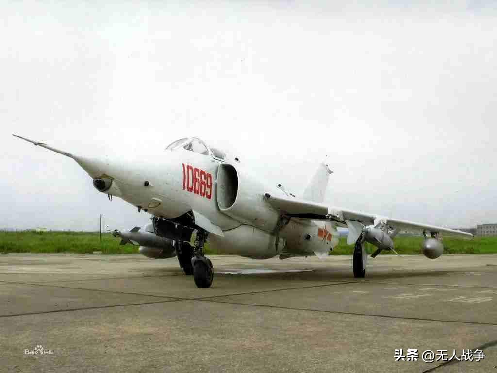 The J-10 has a new modification. Is the big belly a conformal fuel tank ...