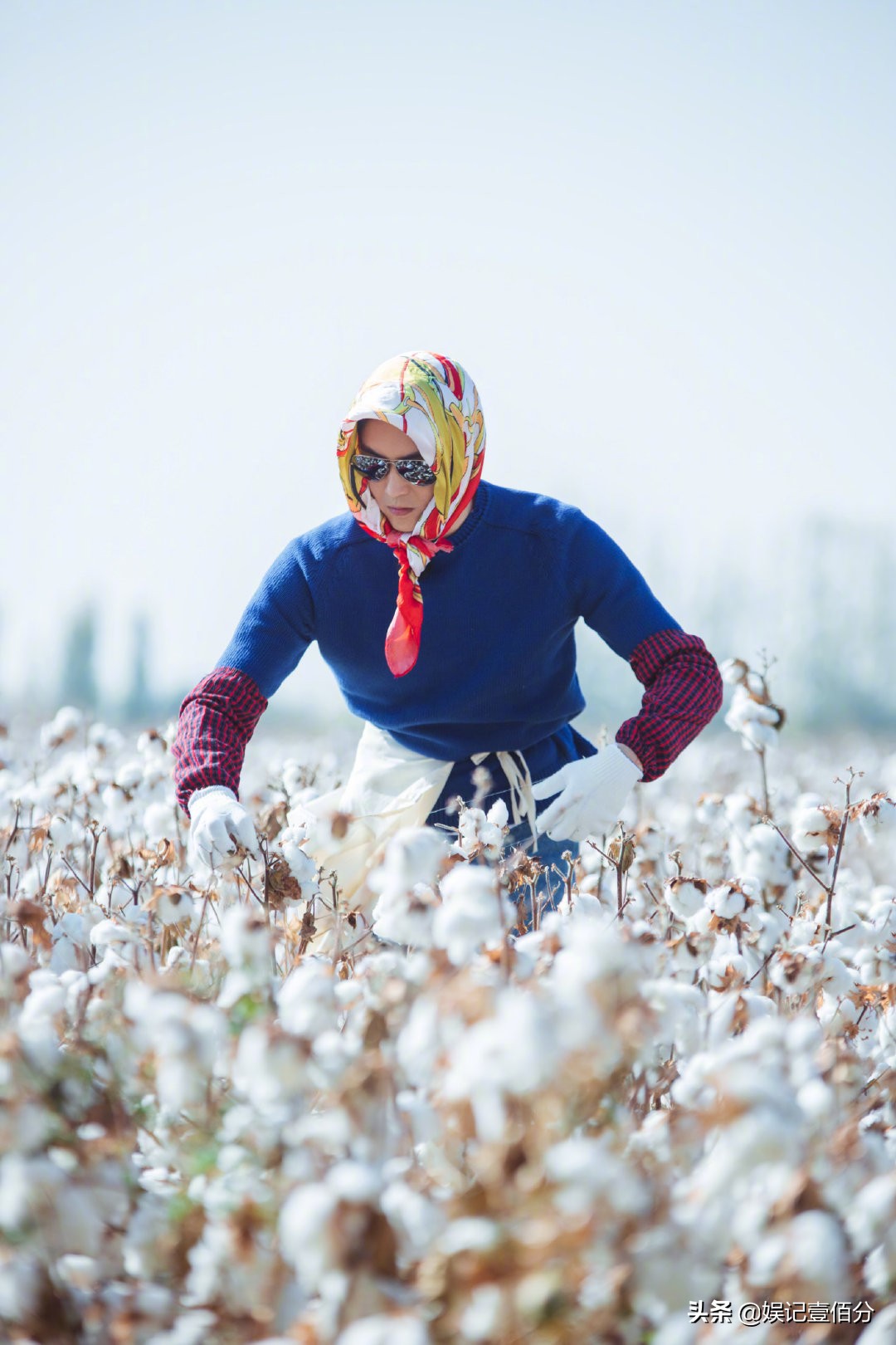 Yuan Yongyi dresses up in a cotton-padded jacket with flowers, this ...