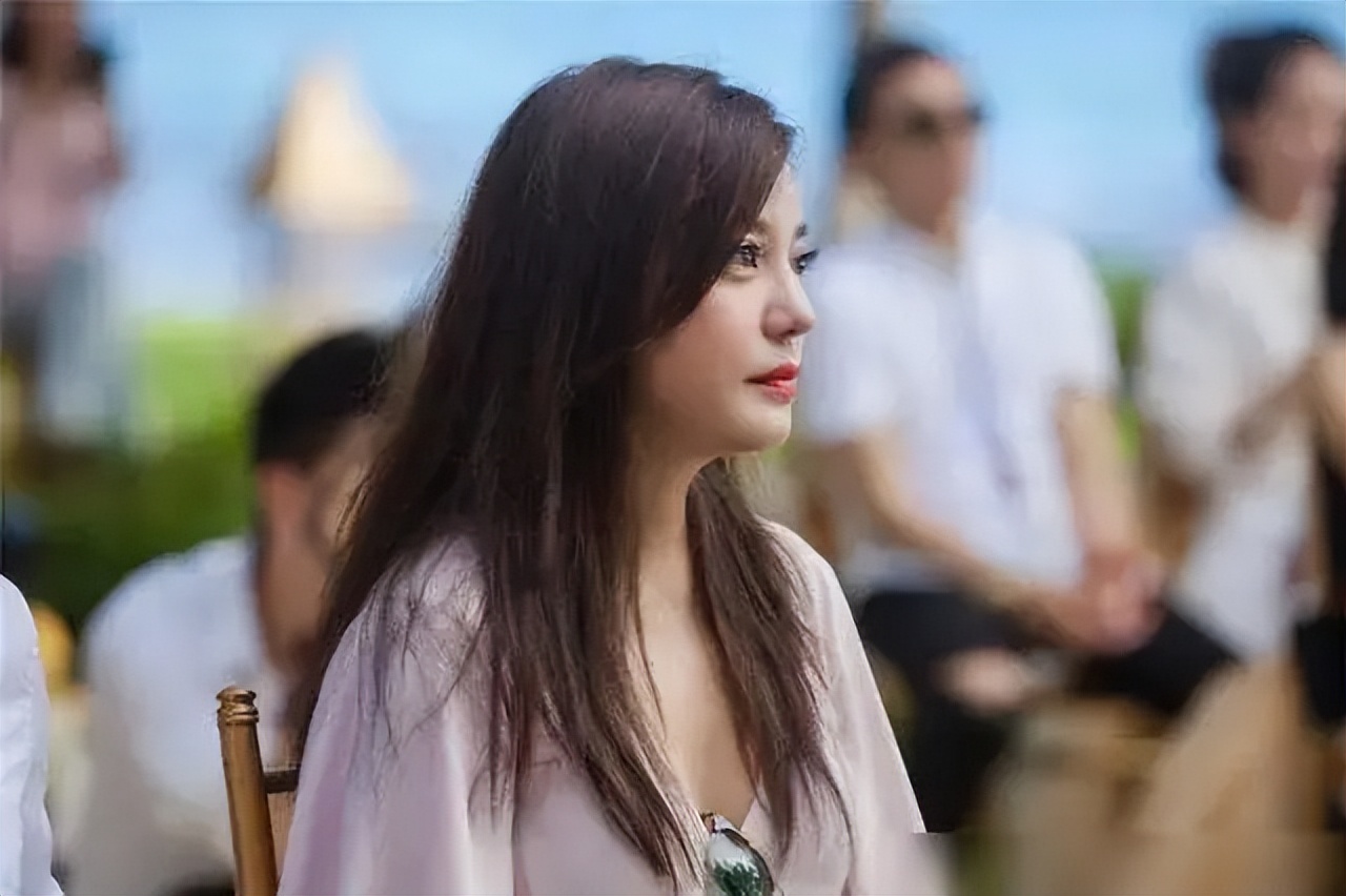 47-year-old Zhao Wei suspected of divorce! Arm bruises suspected of domestic violence, Xiao ...