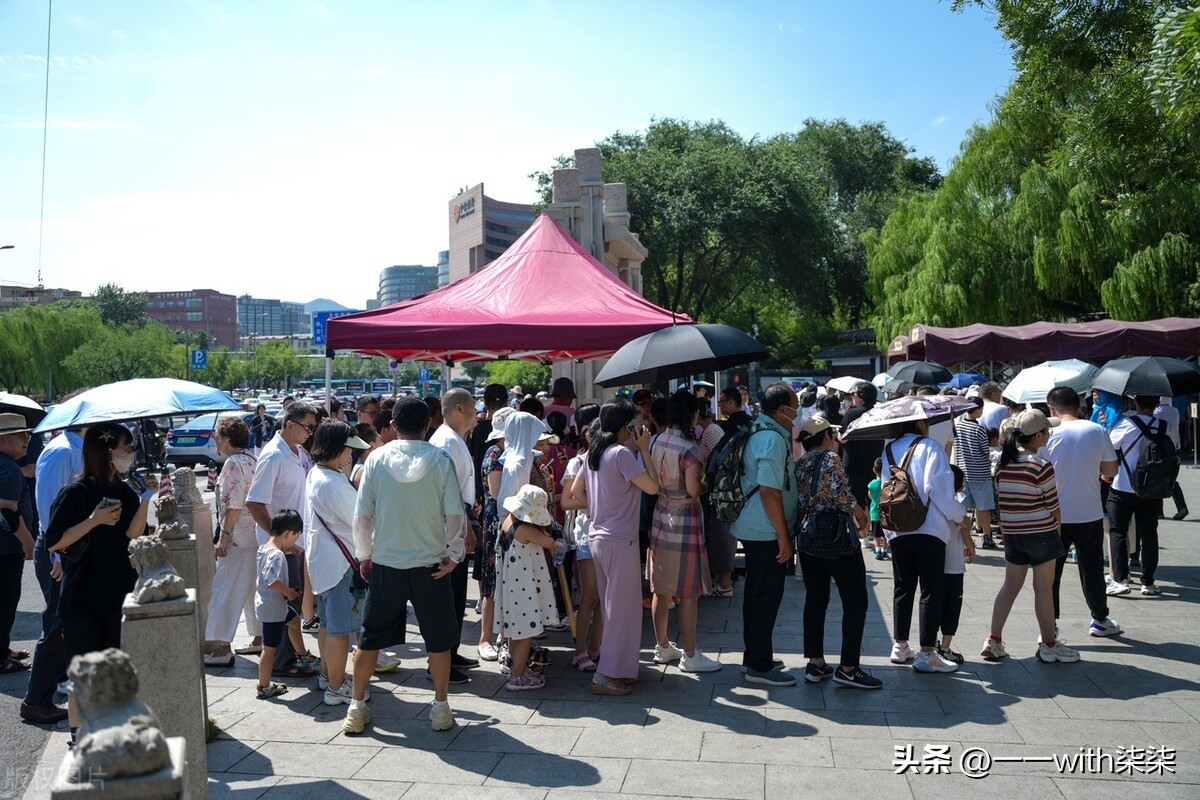 Jinan spring water is picturesque, tourists rush to watch it - iNEWS