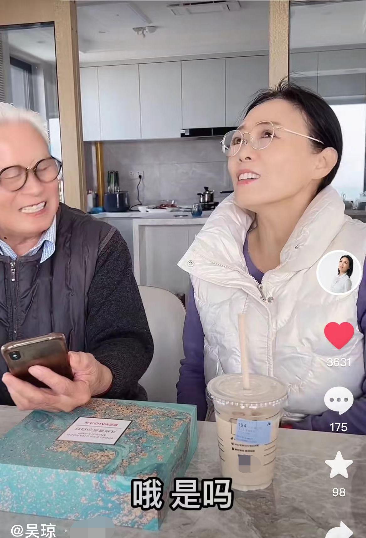 The 60-year-old actor Wu Qiong went back to his hometown to celebrate the New Year, dressed in ...