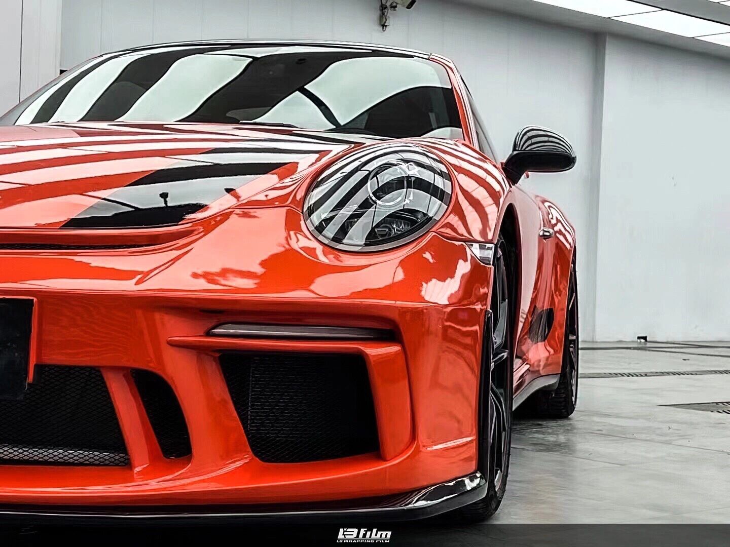 Porsche LB color-changing film highlights orange, eye-catching - iNEWS