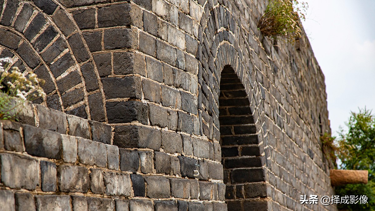 Great Wall (208) "Bridge-shaped Wall Platform" at Jiumenkou - iNEWS