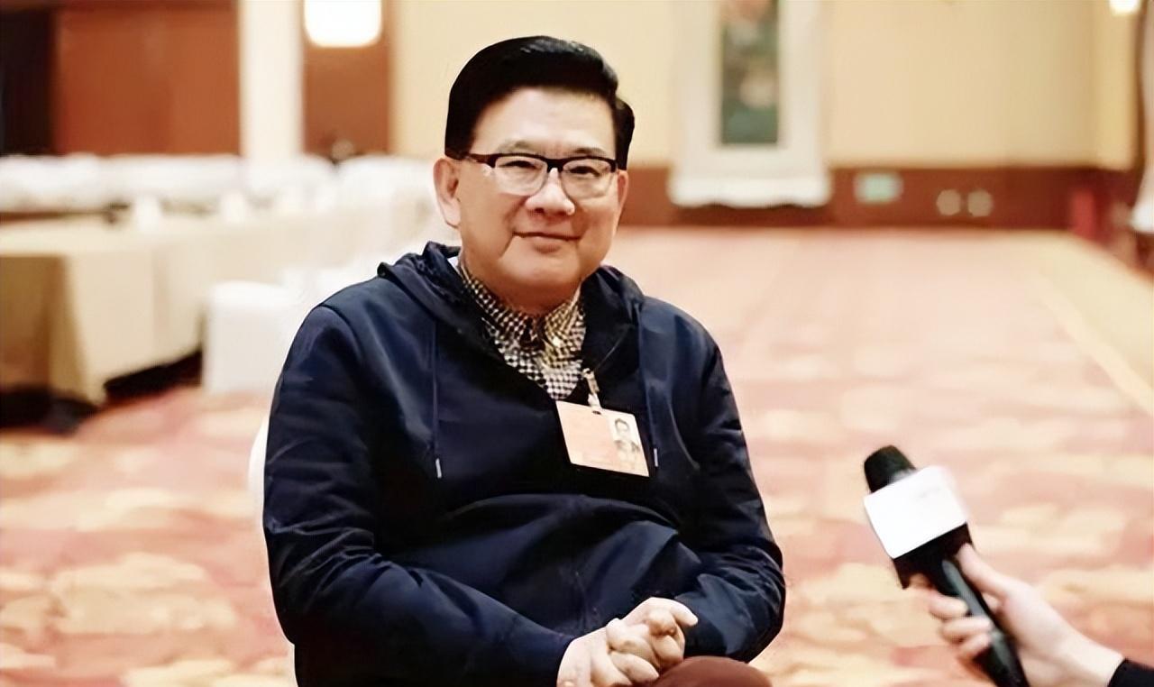 The scene of Yan Shun's memorial service in 2017: the widow sat in a ...