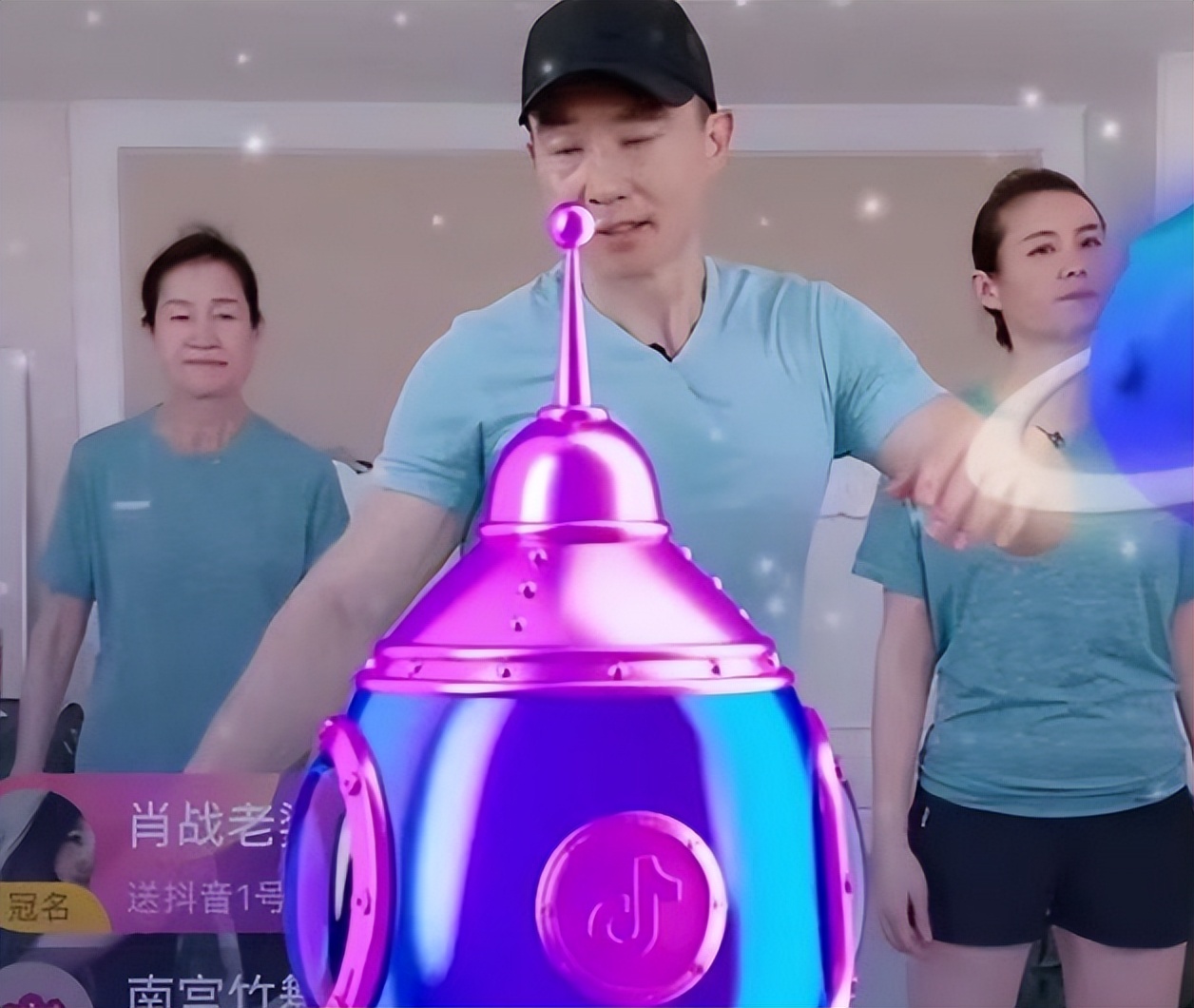 At the local tyrant scene, Qin Fen gave Liu Genghong a big gift for the ...