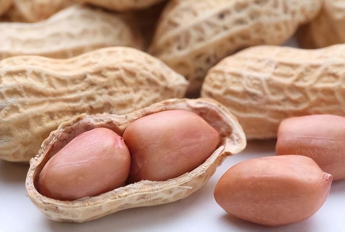 What is the difference between eating raw peanuts and eating cooked ...