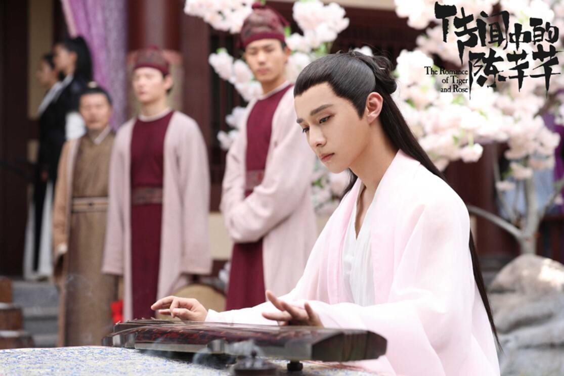 The 8 male actors in "Heavy Purple" are more handsome than the other ...