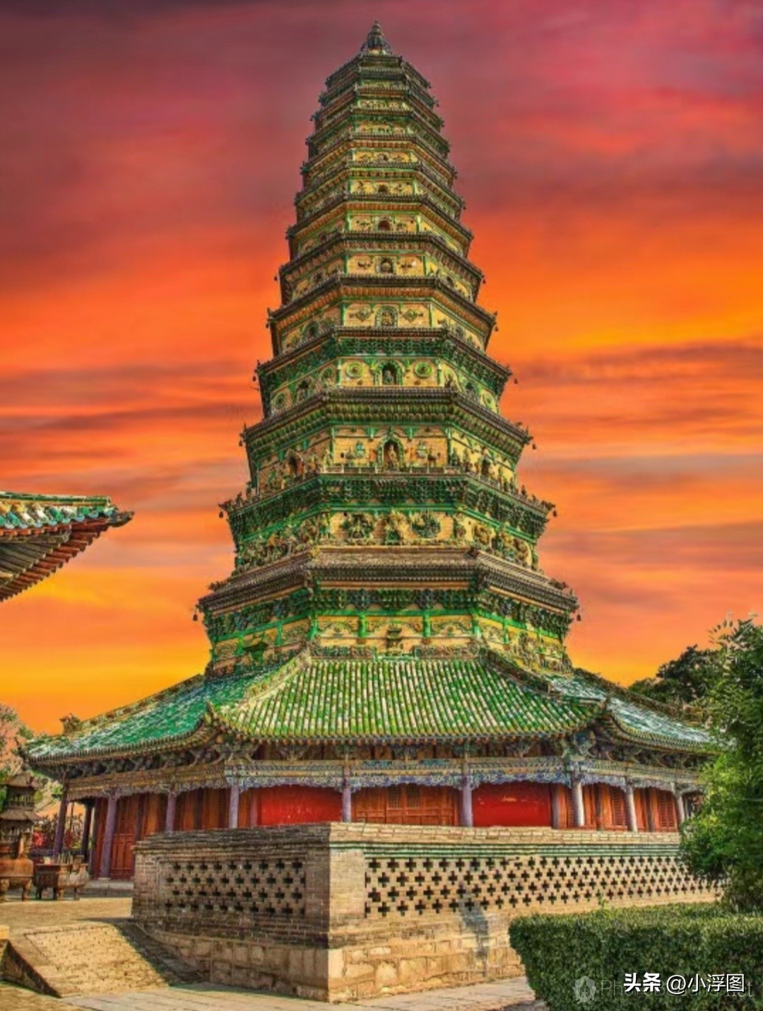 The world's tallest colorful glazed tower - Feihong Tower - iMedia