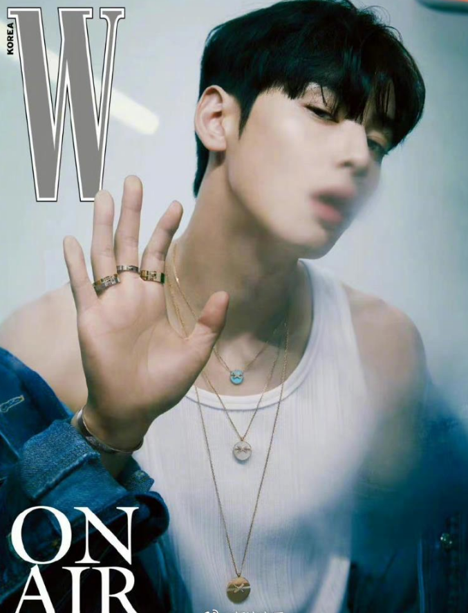 Cha Yinyou shows her abdominal muscles and appears on the new cover of ...