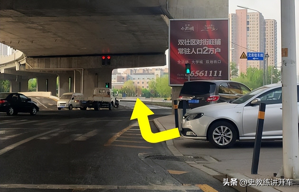 When the car in front suddenly stops when turning right, how should a ...