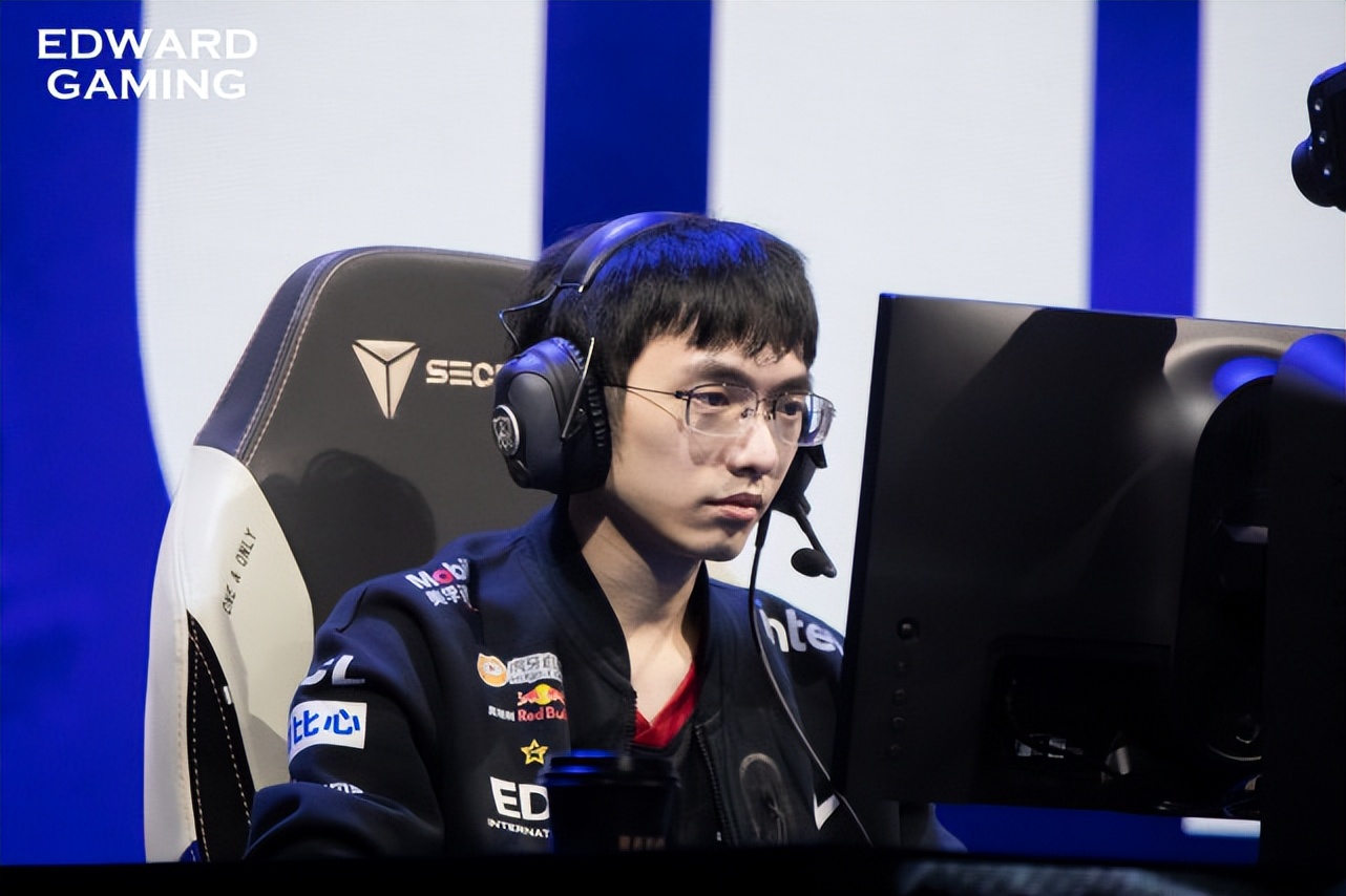 Tragically, EDG lost 2 to 3 to DRX!The top single handle is out of ...