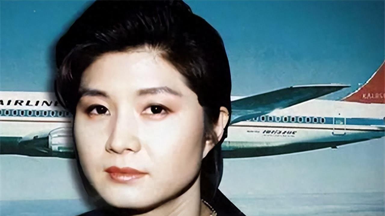 Cold-blooded female agent: Eat all the gourmet food and be ready to ...