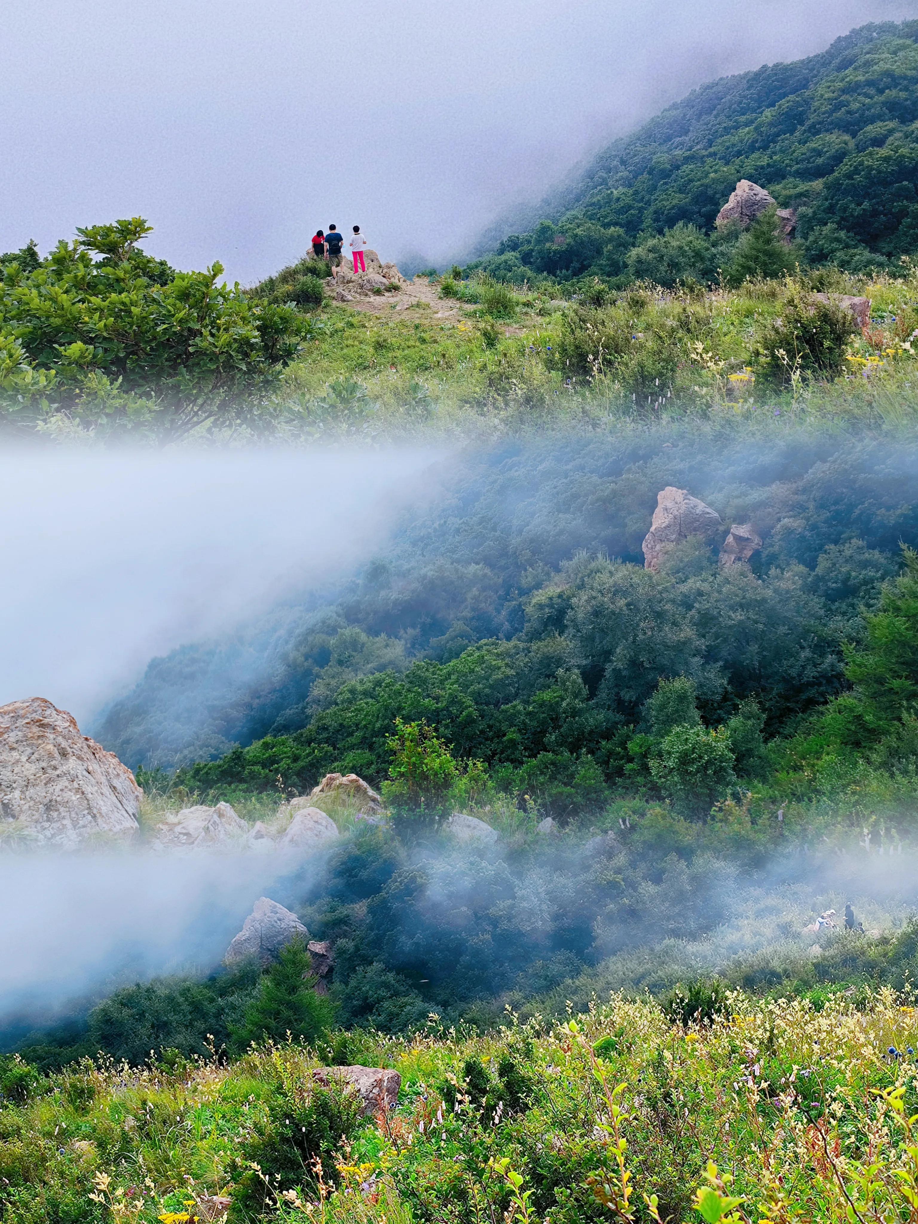 Climb to Baihua Mountain, the third highest peak in the west of Beijing ...