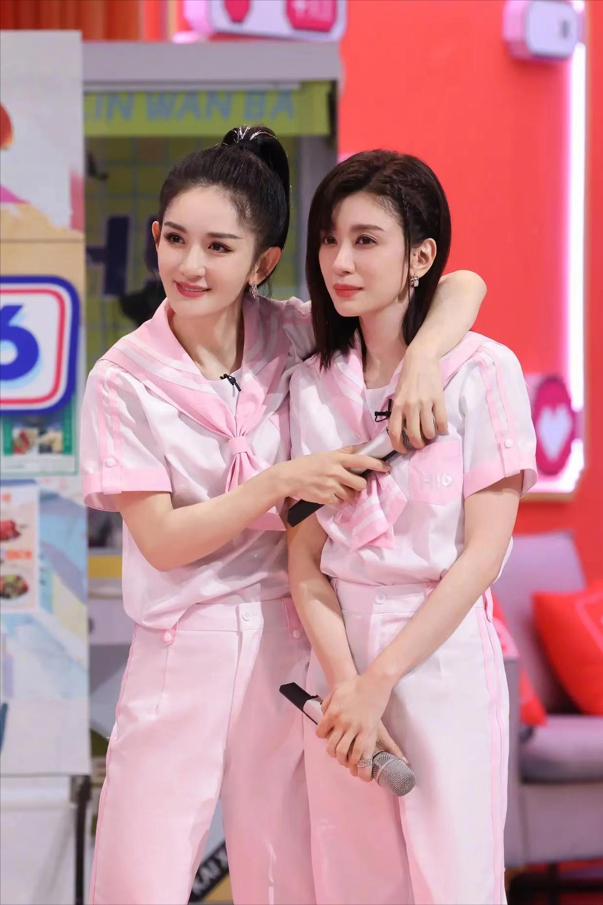 In her 40s, Jia Jing is still fashionable and charming. Every movement ...