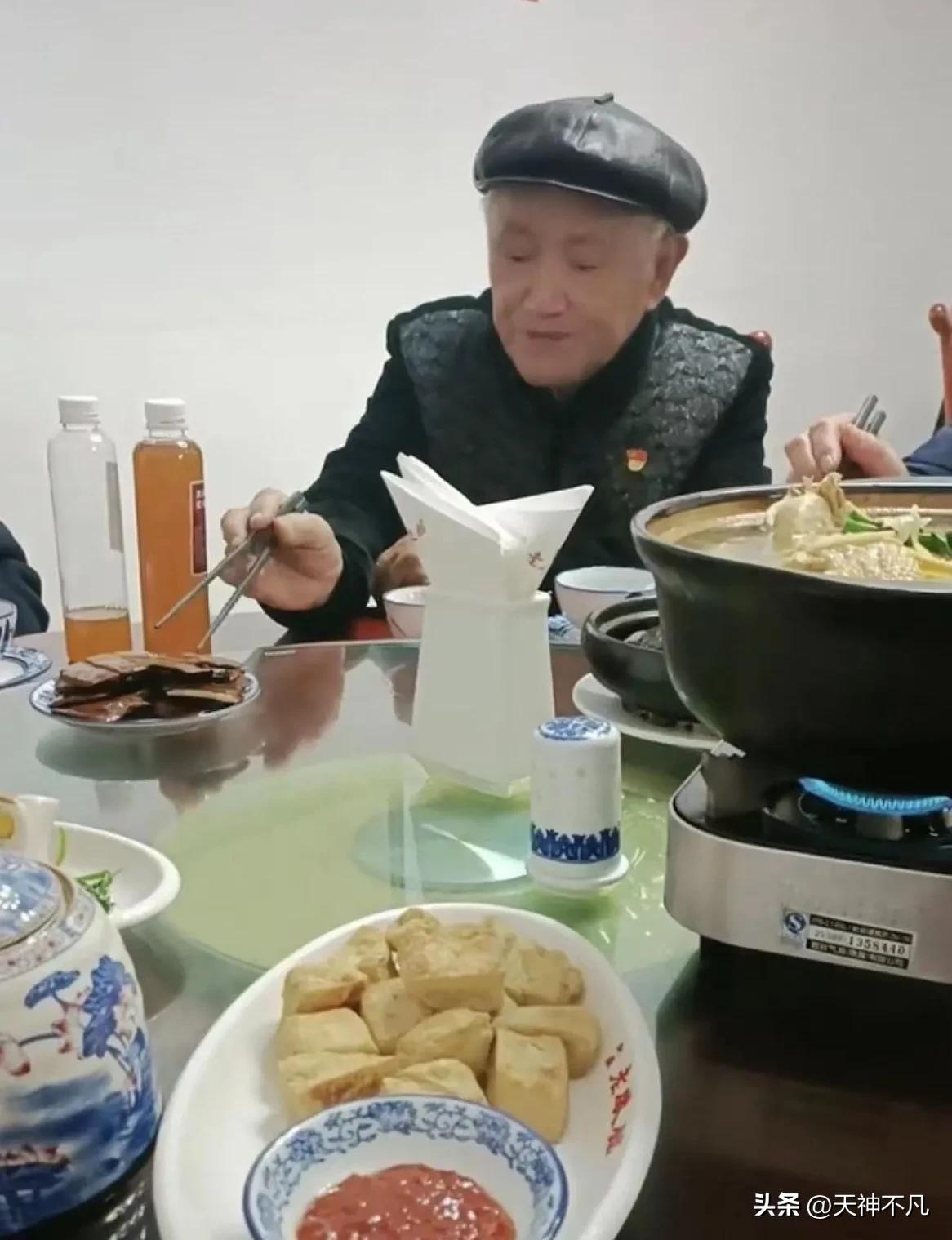 The 87-year-old Niu Ben's recent situation was exposed, his body is not as good as before, and ...