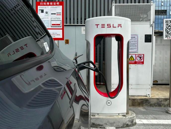 Test Tesla Model Y Performance high-performance version - iNEWS