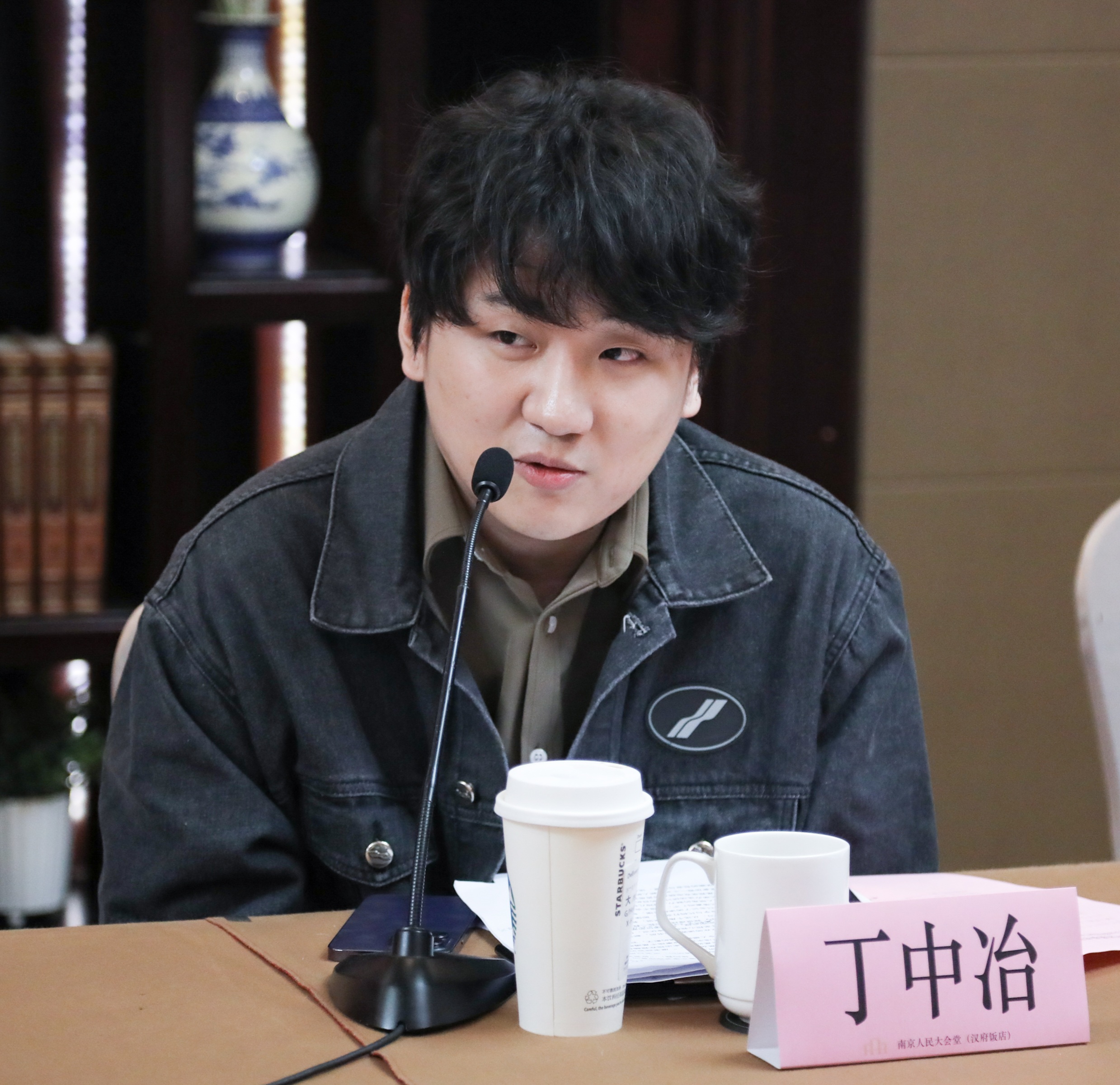 Not "shallow" [shallow water], love shows another face - iNEWS